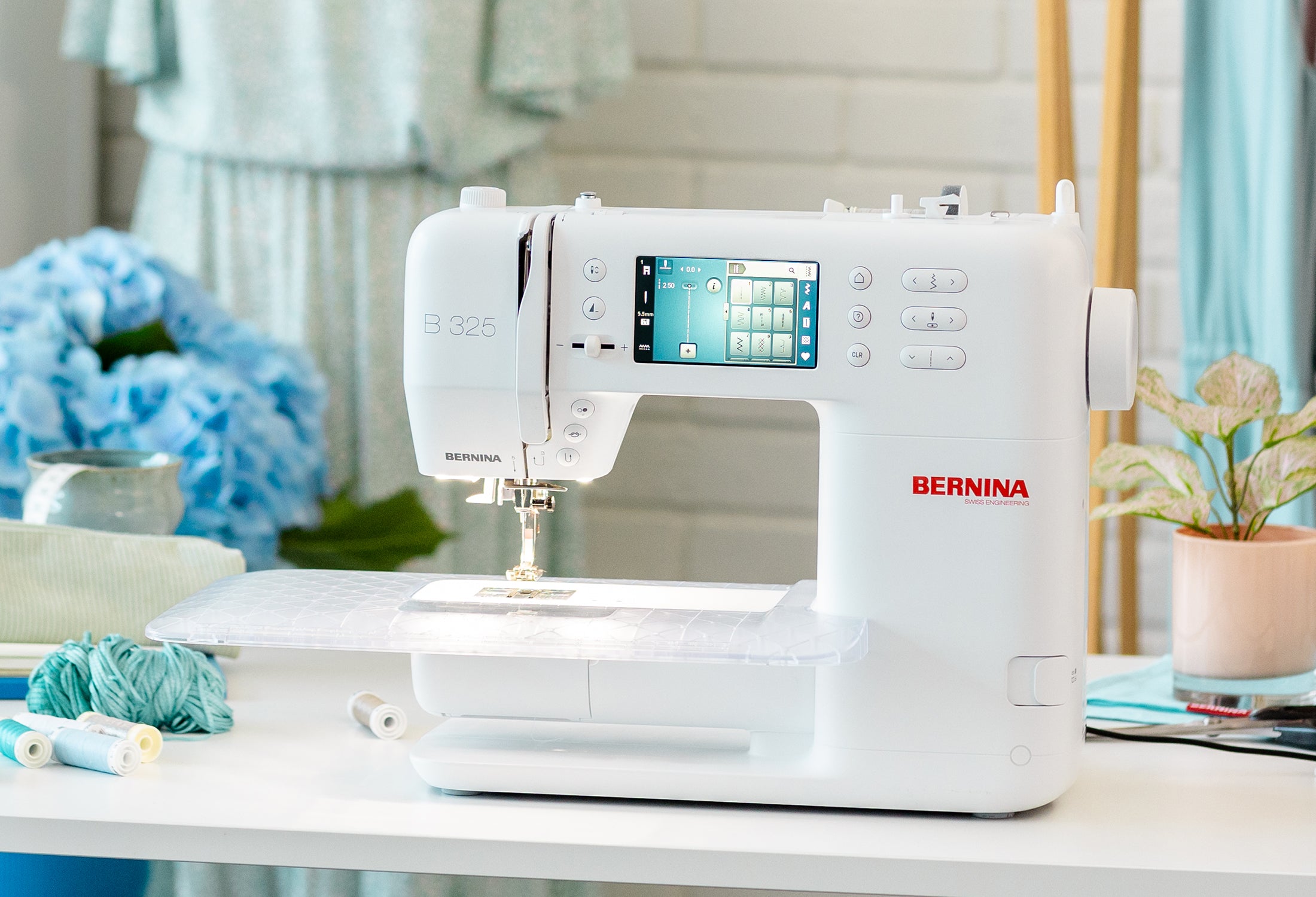 BERNINA 325 Sewing Machine – Creative Sewing Center